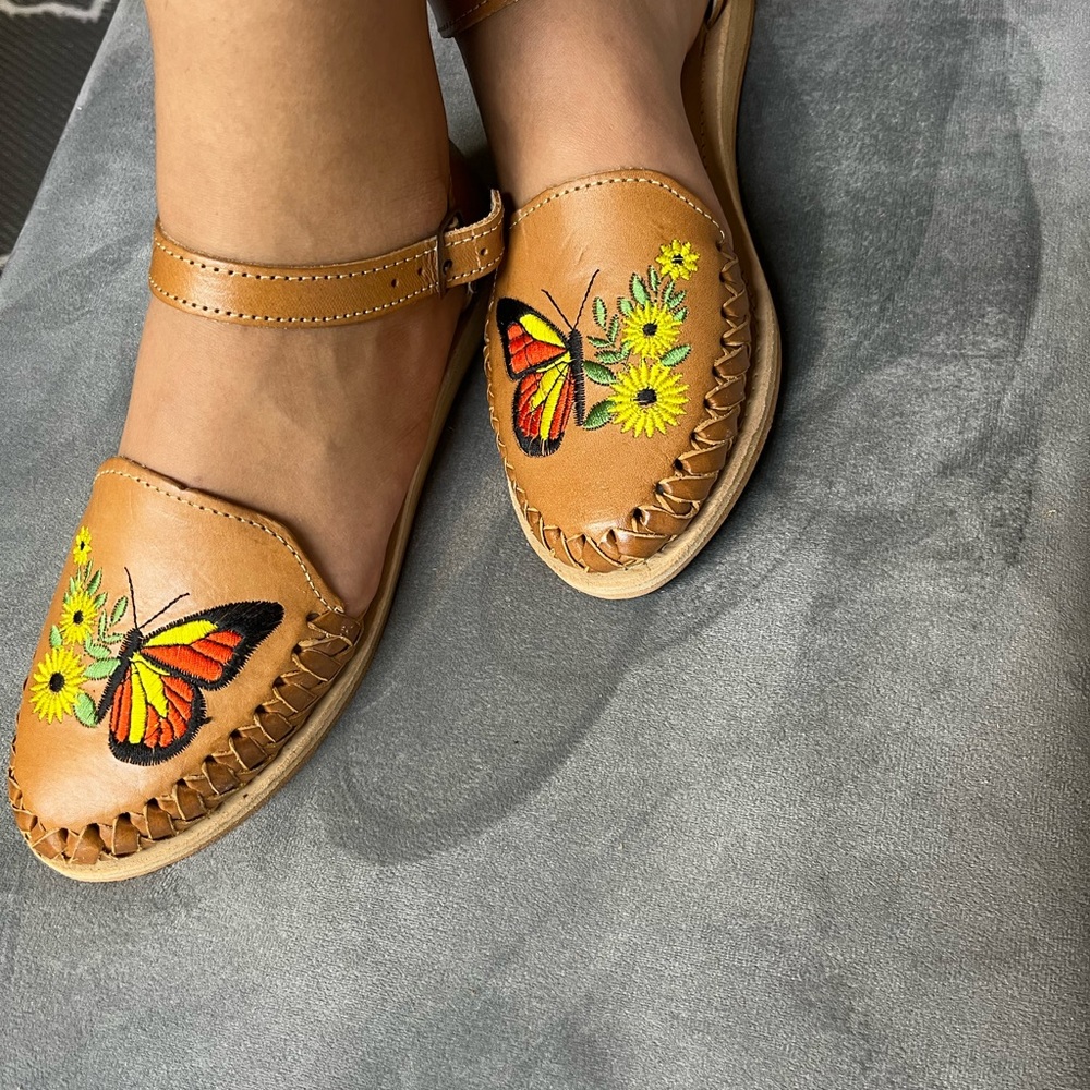 Mexico Walks The World In These Beautiful Huaraches M… - Gem